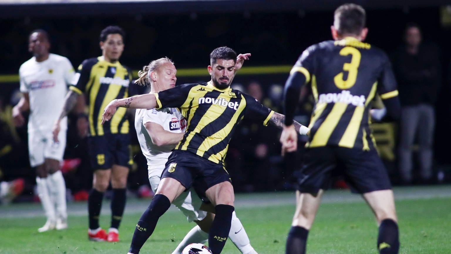 Big Brother: Ένα... κεφτεδάκι δυναμιτίζει την ατμόσφαιρα! - Monobala