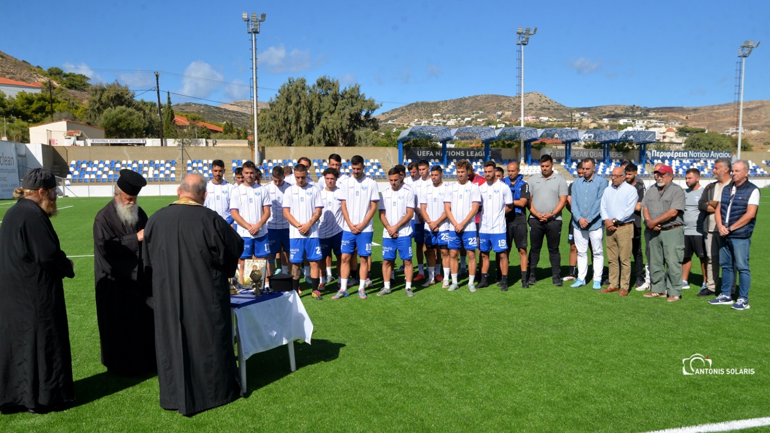 Ελλάς Σύρου: Αγιασμός στο ανακαινισμένο γήπεδο της (pics) - Monobala