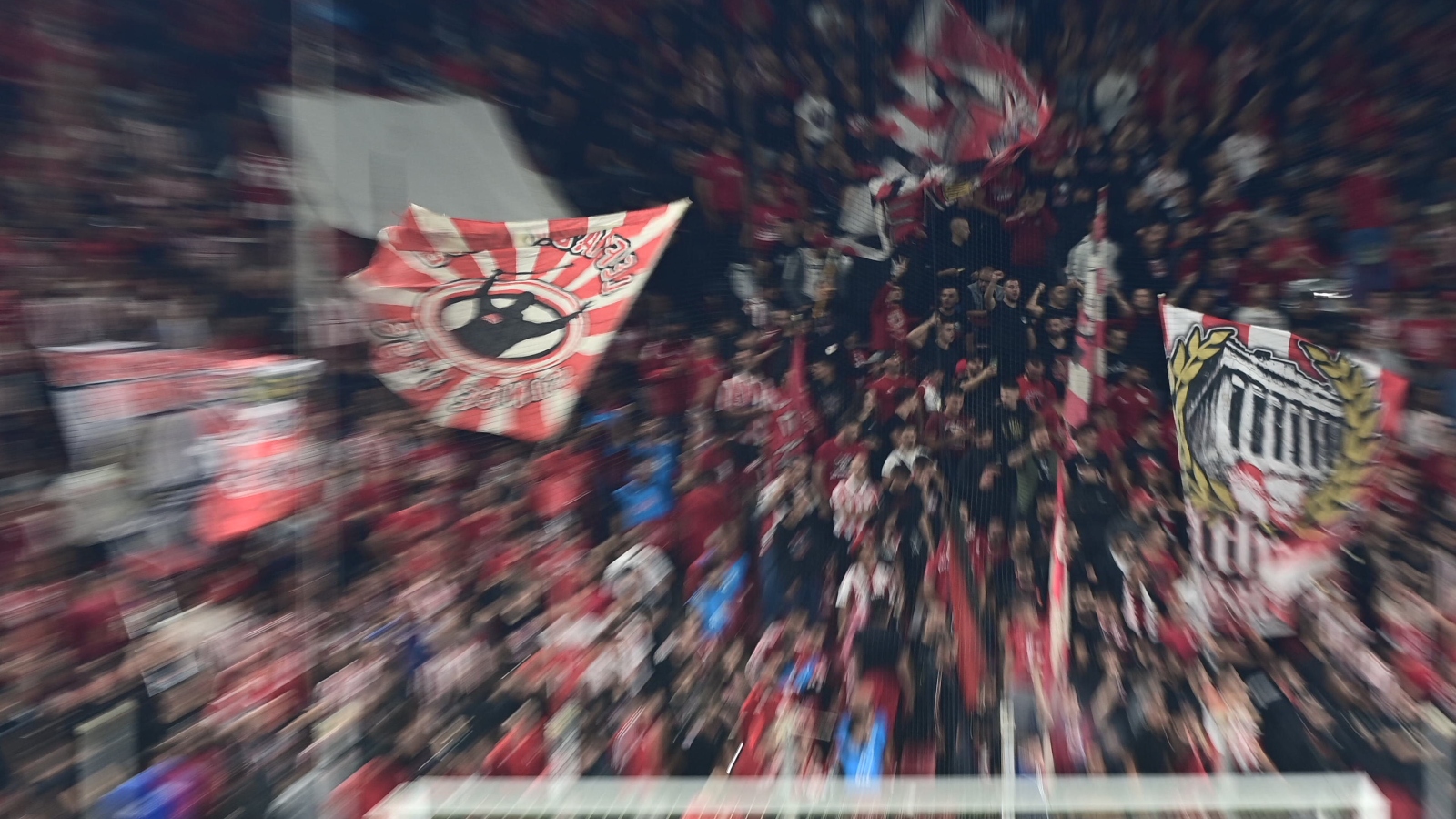 Στο... πόδι το «Γ. Καραϊσκάκης» μία ώρα πριν το Ολυμπιακός - PSV (video) - Monobala