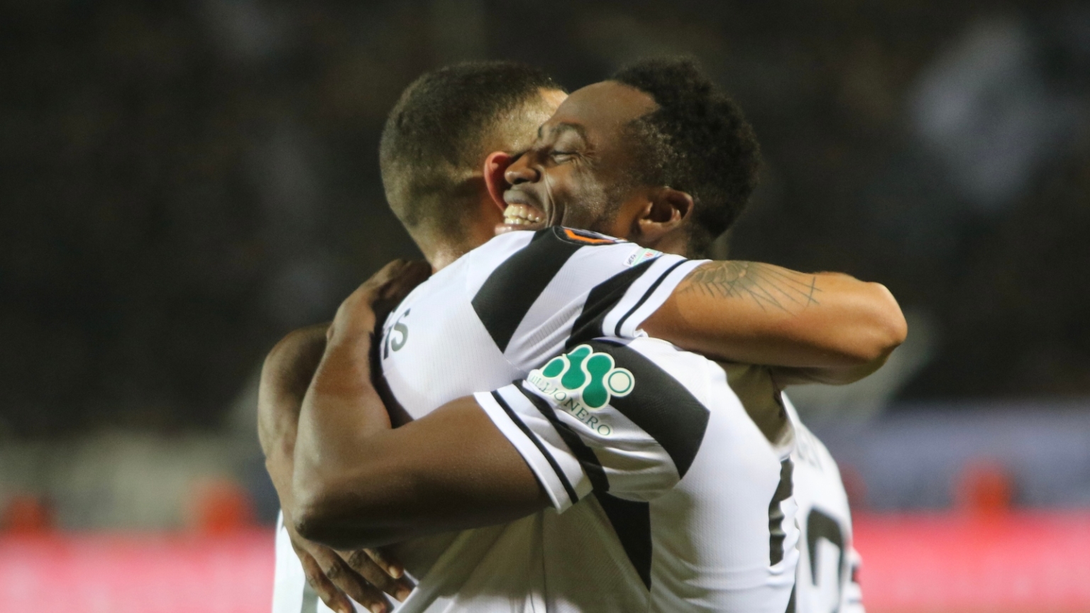 ΠΑΟΚ: Όσα δεν έδειξαν οι κάμερες από το ματς με τη Γιουνγκ Μπόις (Video) - Monobala