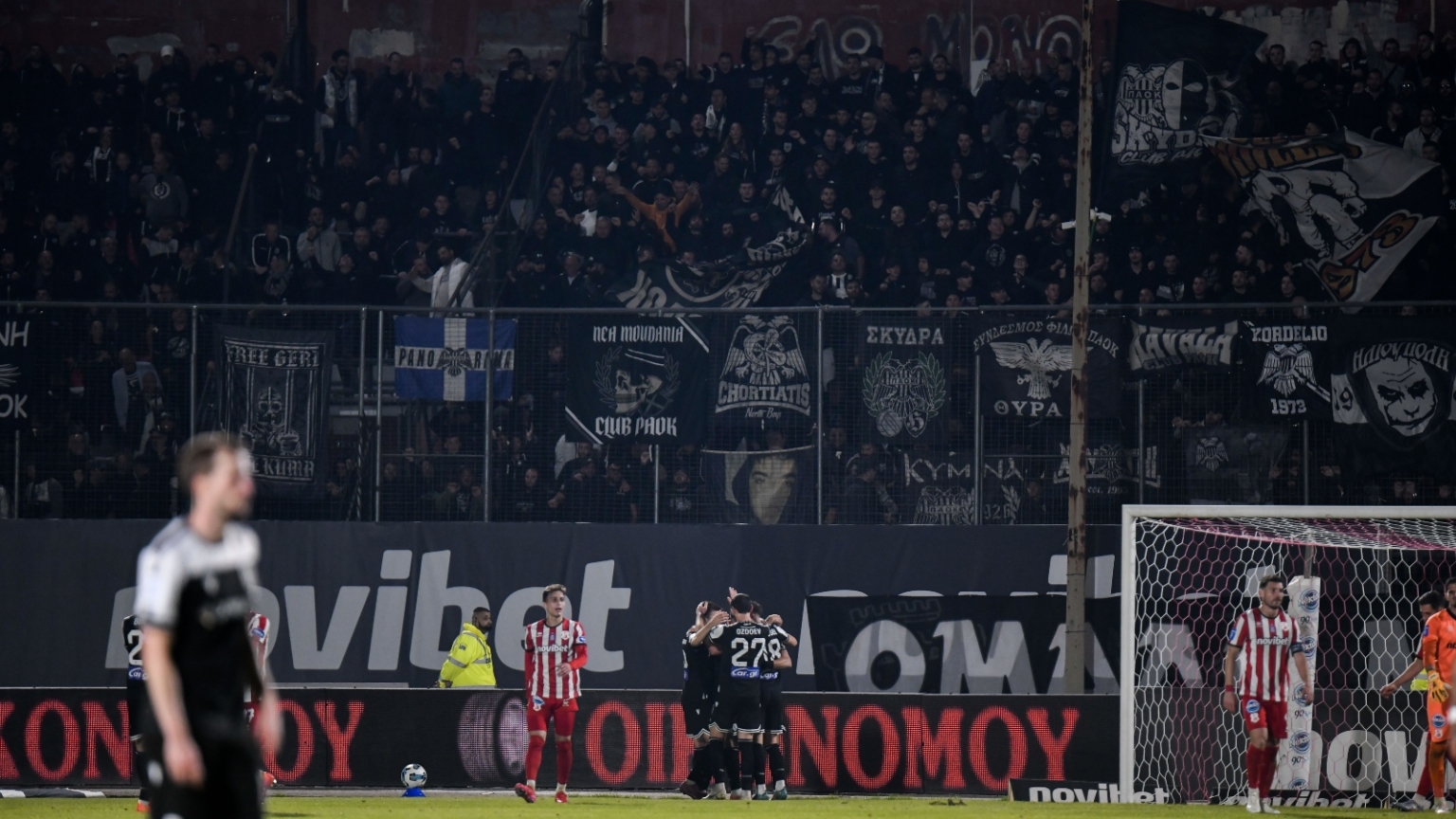 ΠΑΟΚ: Η... ευρωπαϊκή χειρονομία των οπαδών του «δικεφάλου» του βορρά - Καθάρισαν ολόκληρη ...