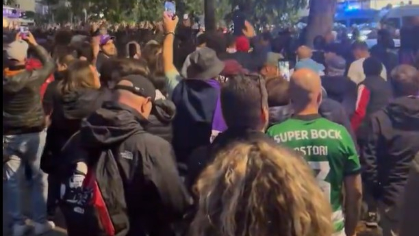 Χαμός στη Φιορεντίνα: «Λαϊκά» δικαστήρια και άμεση απόλυση Πιόλι ζητούν οι οπαδοί (video) - Monobala