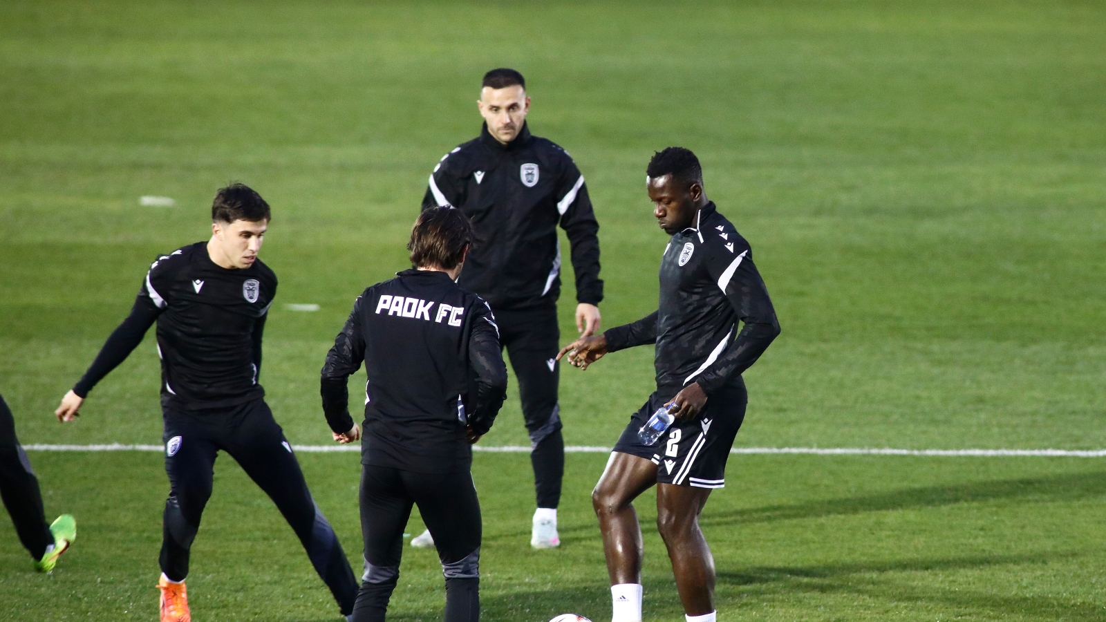 ΠΑΟΚ: Στιγμές από την «ασπρόμαυρη» προπόνηση πριν τη Γιούνγκ Μπόις (pics) - Monobala